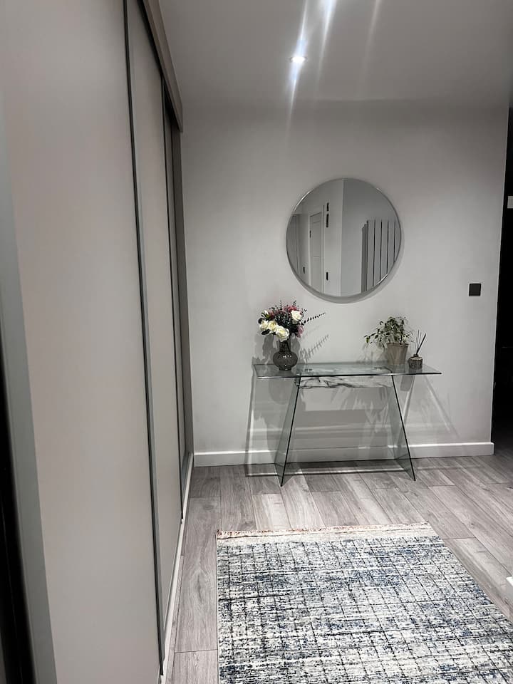 Stunning Spacious 1 Bed Apartment With Amenities - Preston