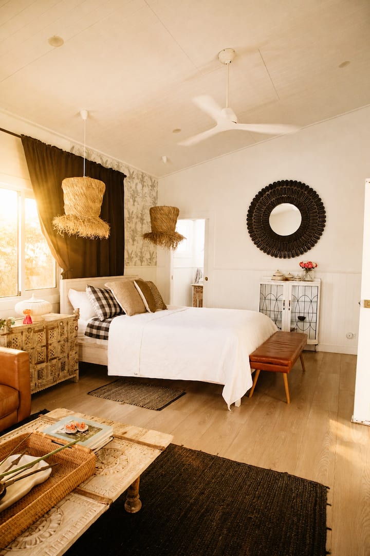 Chic Studio With Courtyard Garden - Nelson Bay