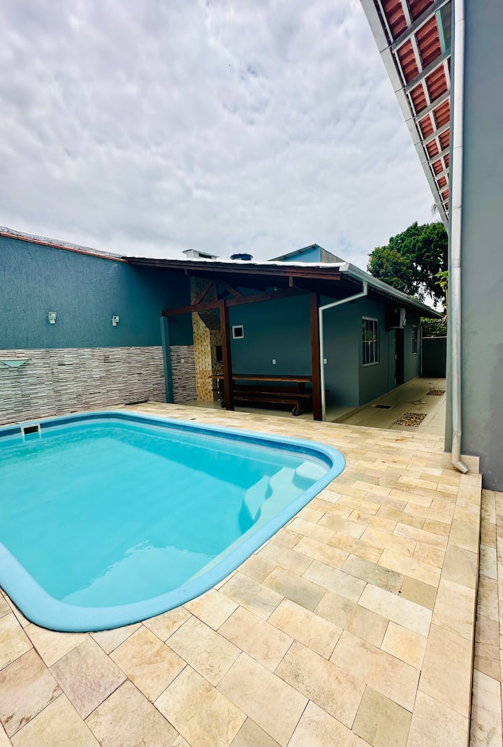 Casa Em Navegantes
Com Piscina A 150mts Da Praia - Navegantes