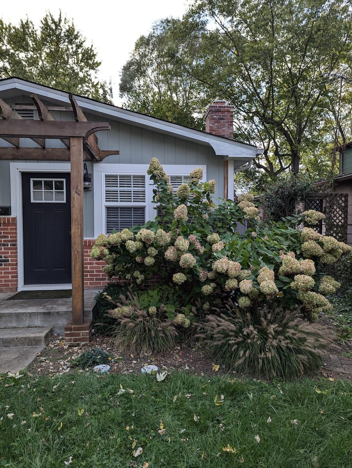 Downtown Noblesville Bungalow - Noblesville, IN