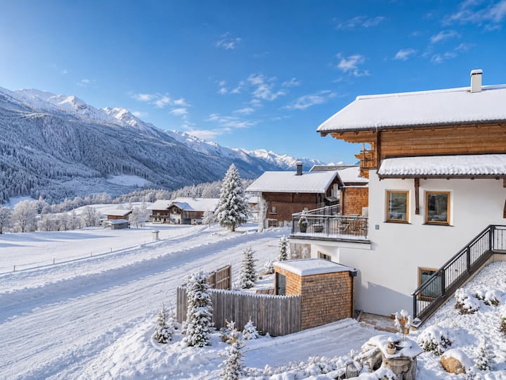 Authentic Comfort With Mountain Views - Kirchberg in Tirol