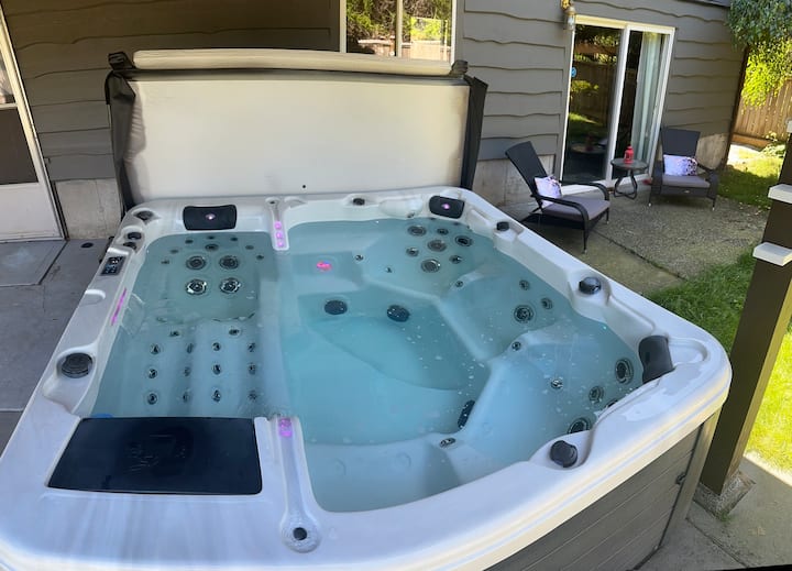 Luxury Country Style Home-s-.•+*hottub And Gym*+•. - Port Moody