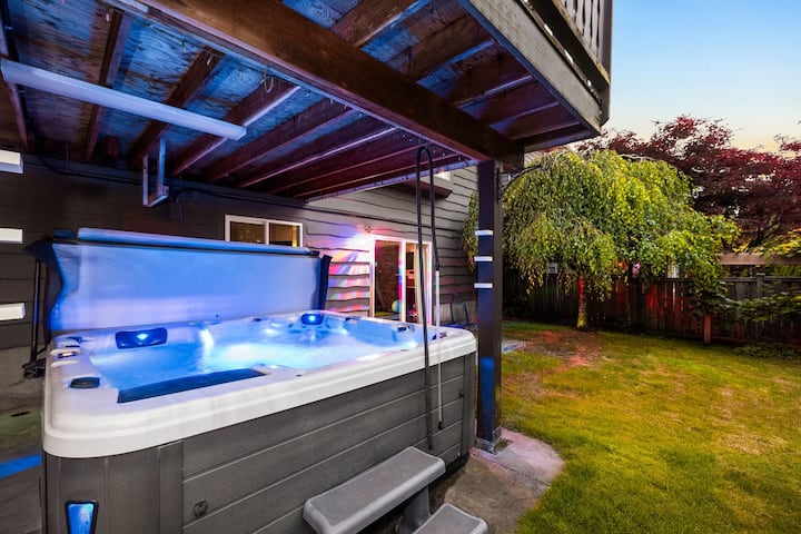 Luxury Country Style Home-3-.•+*hottub And Gym*+•. - Coquitlam