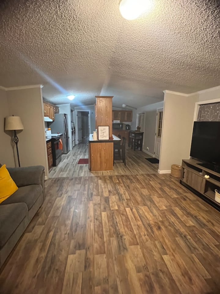 Cozy & Quiet Friendly Home - University of Maine, Orono