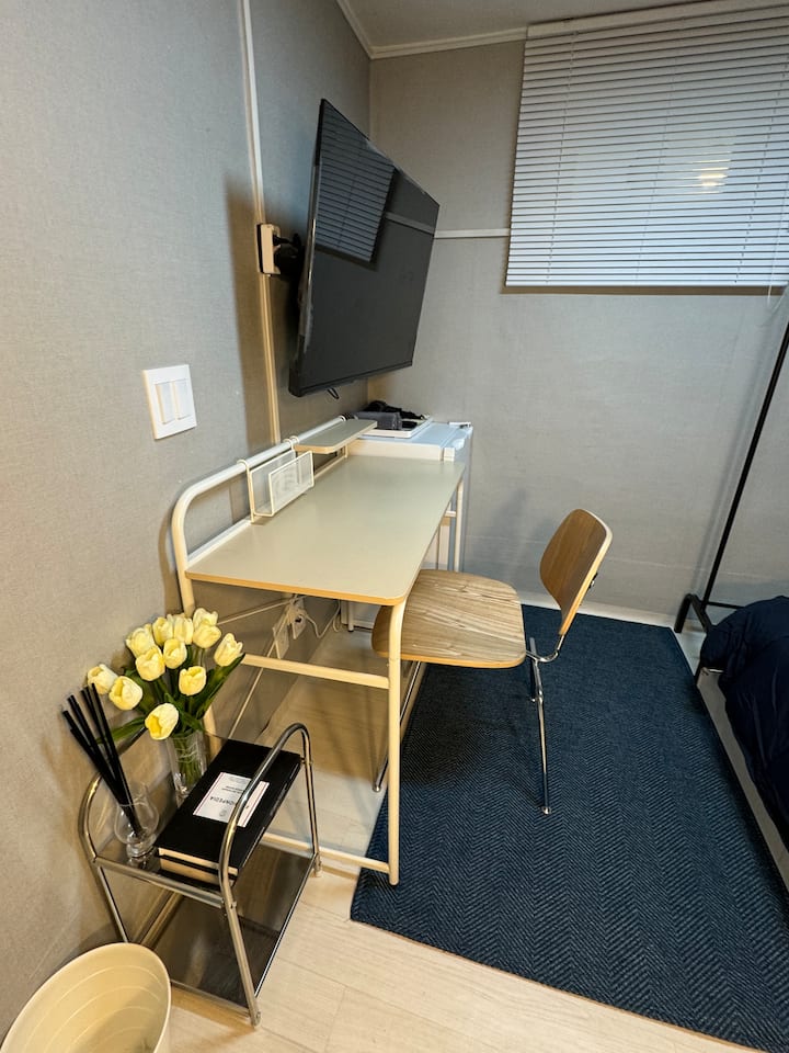 지하철 1호선 대방역 도보 7분. 감각적인 베를린 무드 호스텔,디지털 노마드 한달살기 추천 - Seúl