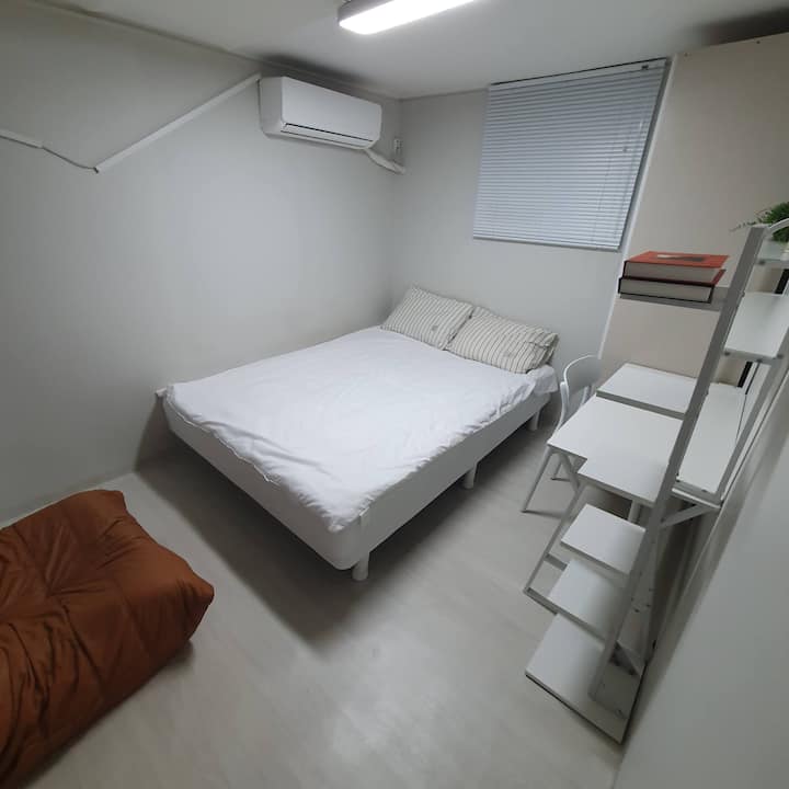 103호.1호선 대방역 7분｜명동 30분·경복궁 14분｜유럽 감성 코리빙 스테이 개인실 - Seoul