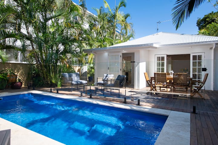 Genoa Beach House - Surfers Paradise - Surfers Paradise