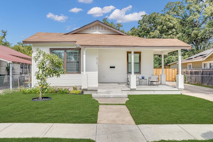 Two Historic Homes For One Price Near River Walk - San Antonio, TX