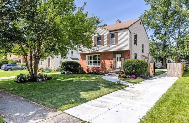 Nature Lover's Haven In Cleveland Heights - Cleveland Heights, OH