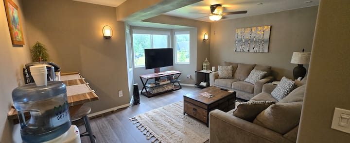 Cozy And Conveniently Located 1st Level Of Home. - Wasilla, AK