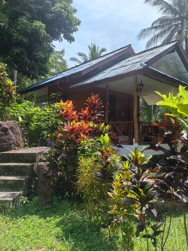 Quiet Jungle House
Perfect Location - Ko Pha Ngan