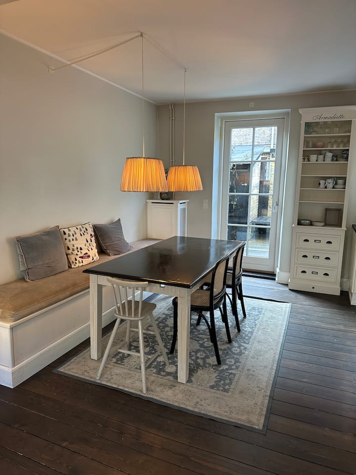 Charming Central Townhouse With Private Garden - 코펜하겐