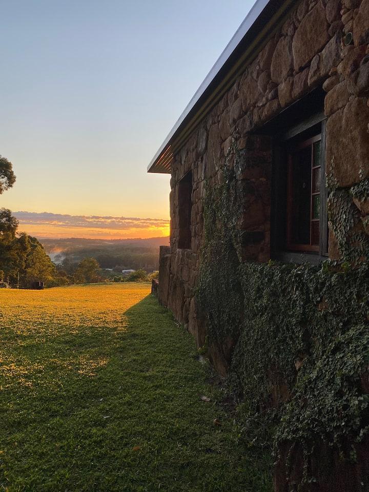 The Burrow - Relaxing Getaway With Views To Noosa - Eumundi