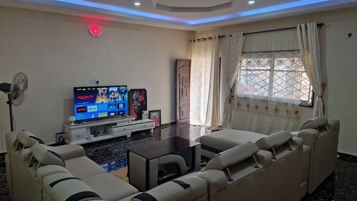 Gioia's Lodge, Obe Sapele Rd - Benin City