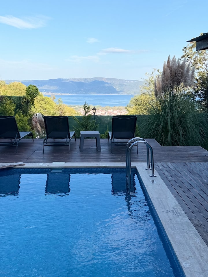 Isıtmalı Havuz Jakuzili Ve Göl Manzaralı Bungalov - Sapanca