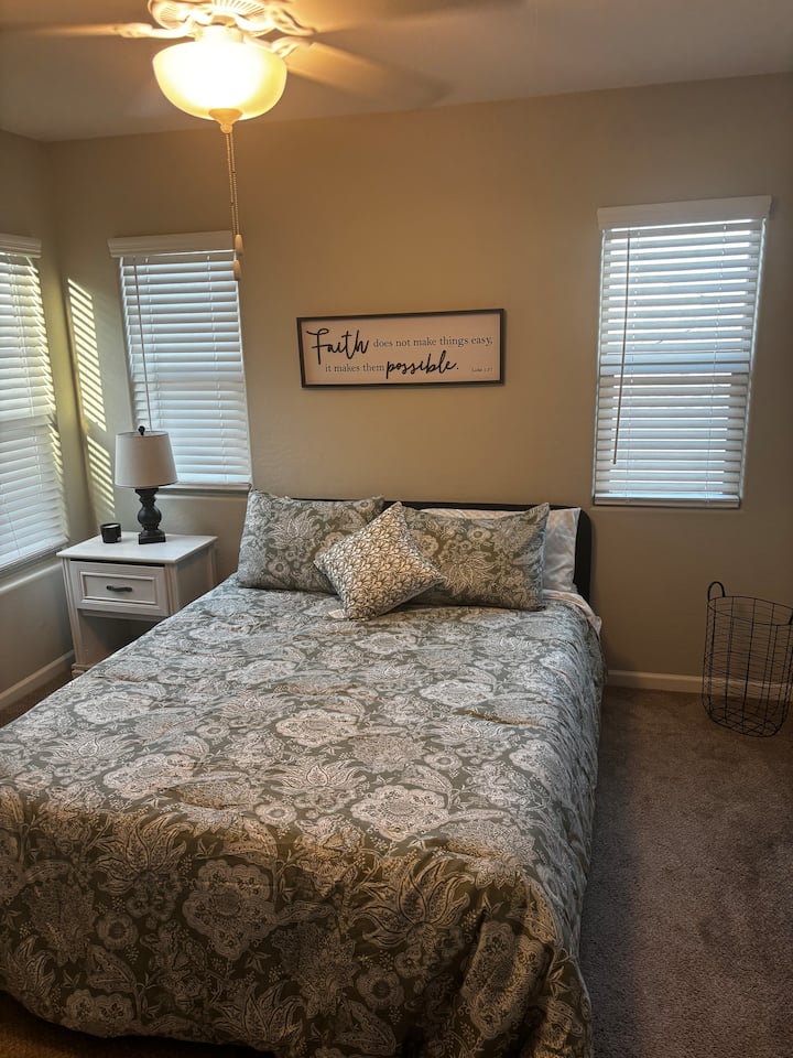 Private Room In A Spacious Home - Goodyear, AZ