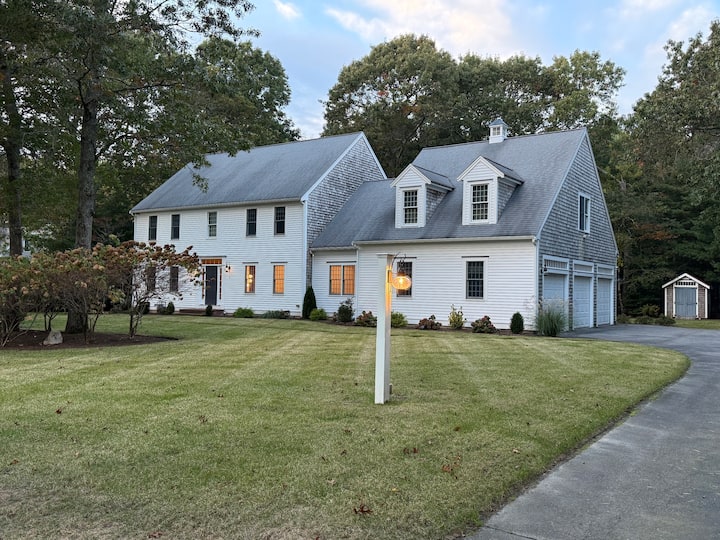 A Large Luxurious 4br Colonial House - Sandwich, MA
