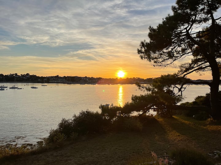 Maison De Charme Avec Accès Direct à La Mer - Le Bono