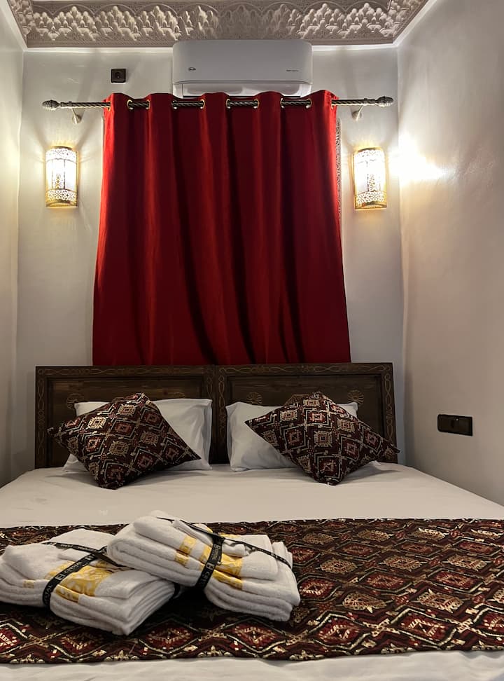 انا الاحمر - Fès