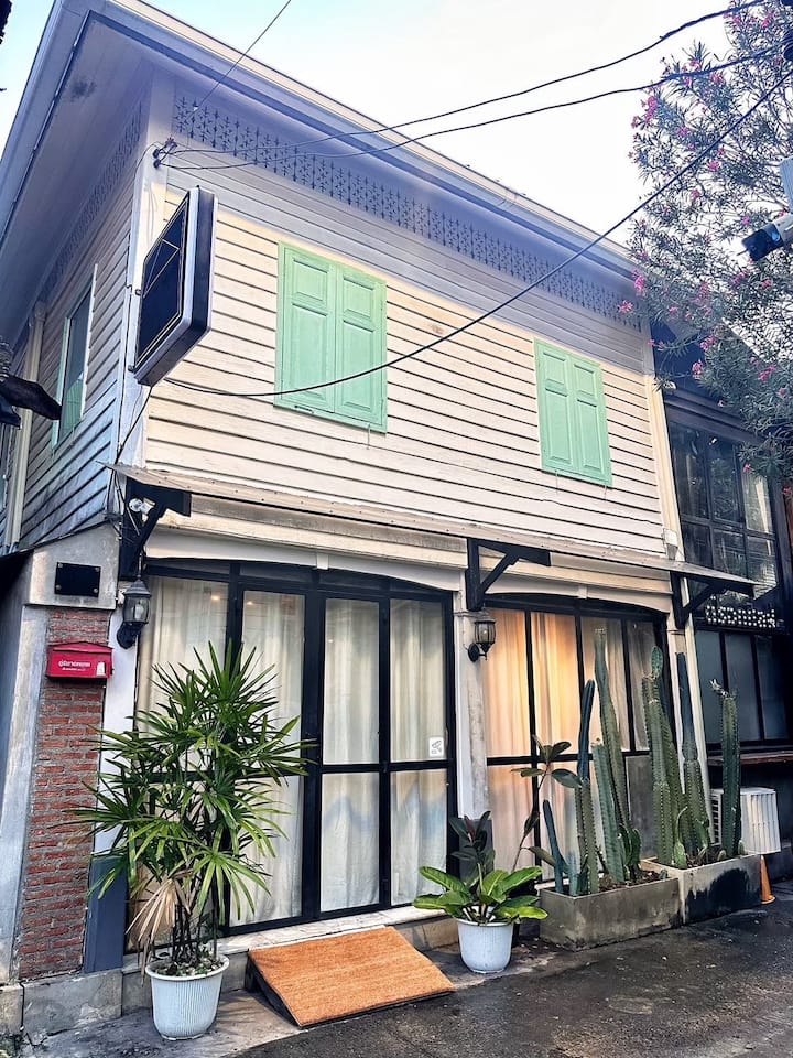 A Good Vibes ~ Getaway Home - Bangkok