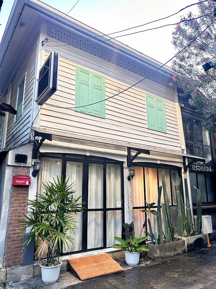 A Good Vibes ~ Getaway Home - Bangkok