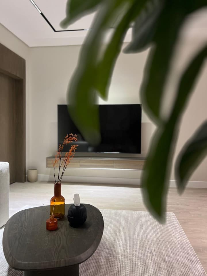 101 | Comfy | 1xbdr | 75” Smart Tv (Self Check-in) - Riyadh
