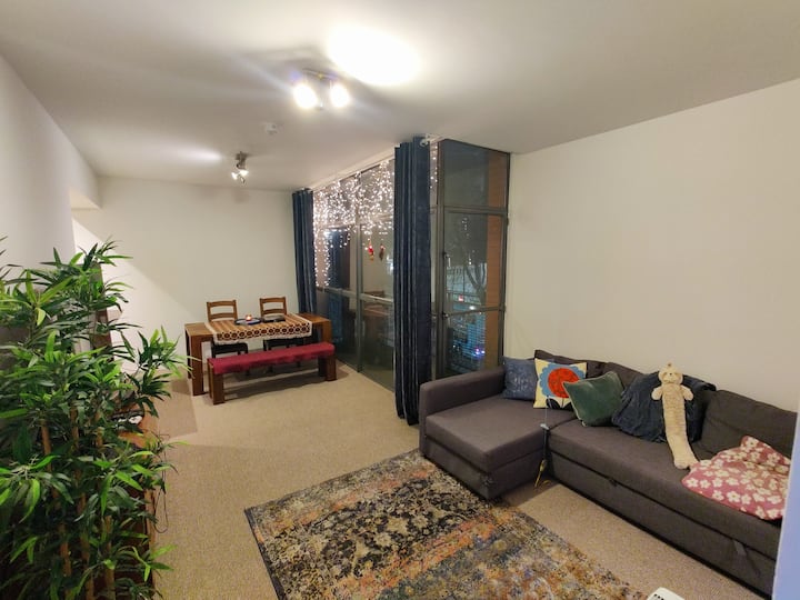 Super King Bed,  Balcony, 2 Cats, Female Or Couple - Liverpool