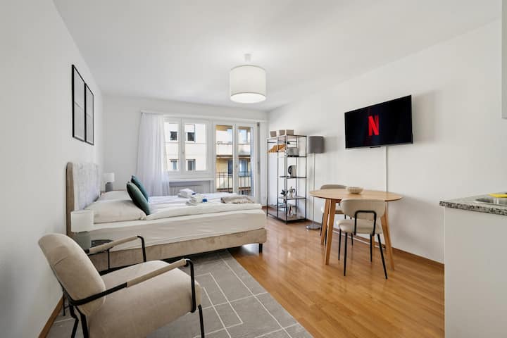 Chic Central Studio | Modern - Crown 27 - Zurich main station