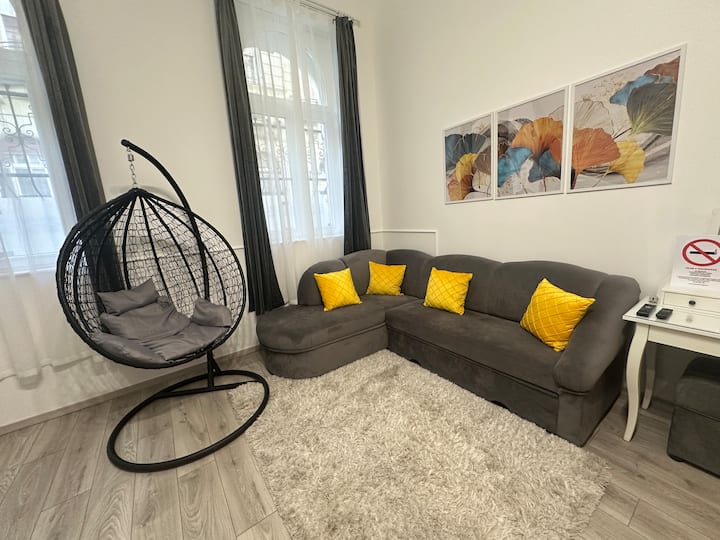 The Golden Glow Loft In Budapest - Budapest