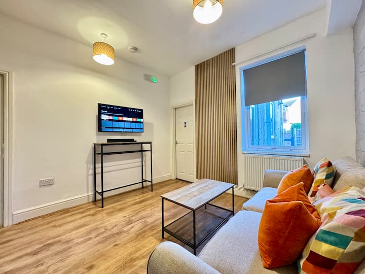 4 Bedroom Home | All En-suites | Doncaster - Doncaster