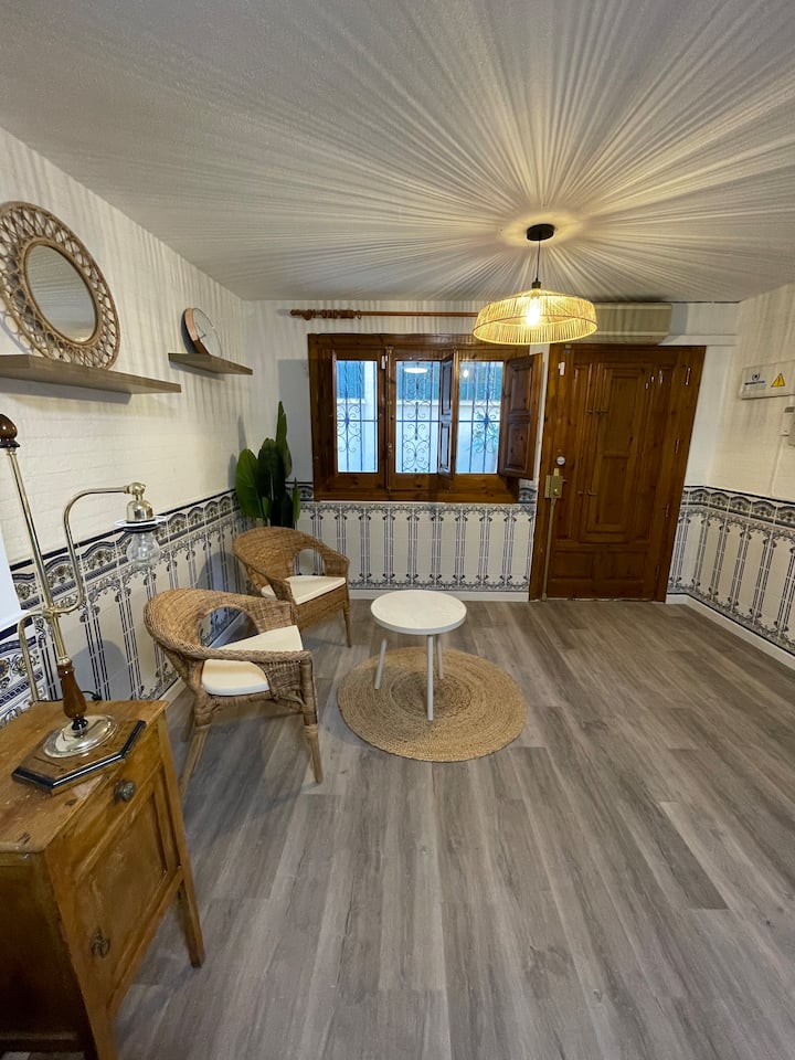 Casa Amplia En El Centro. - Alicante