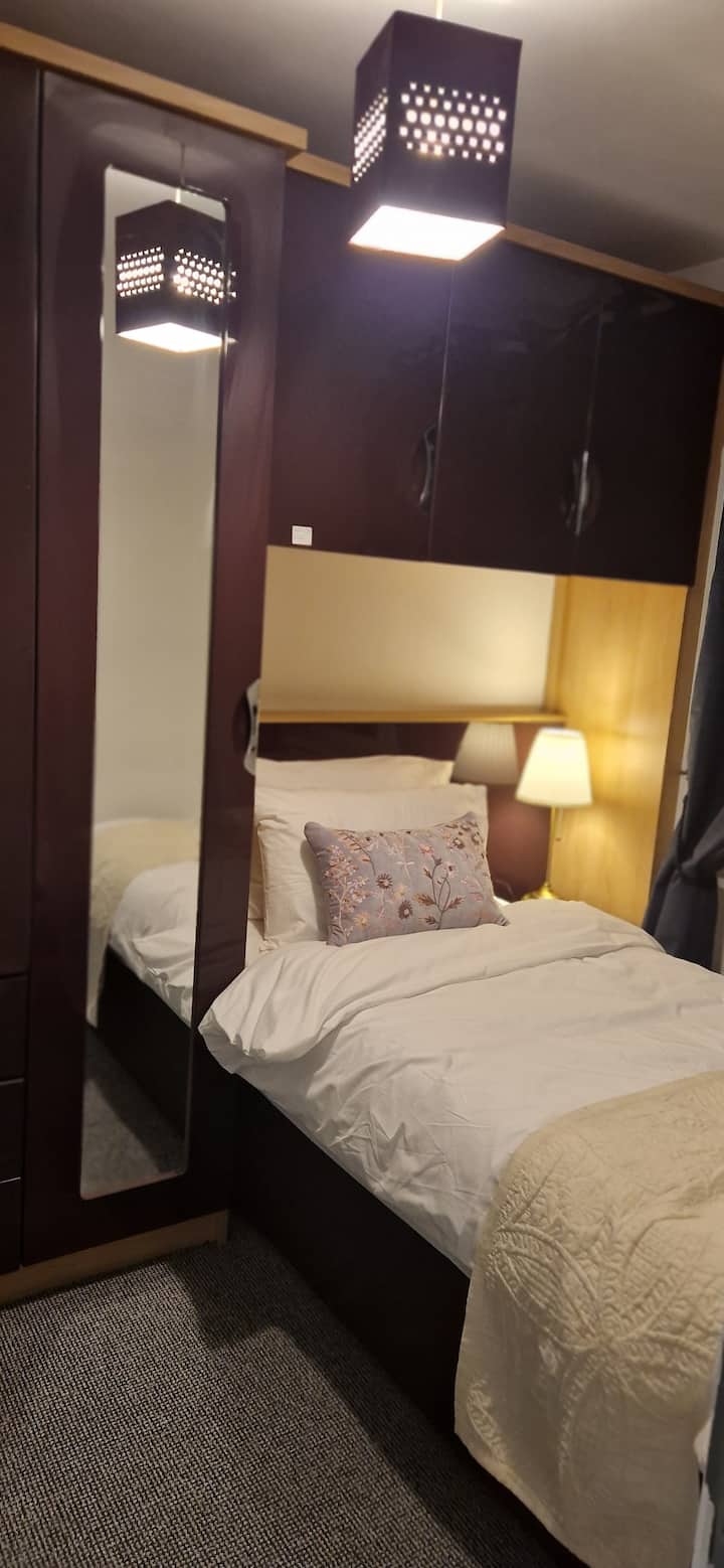 Room L2 Lovely Single Bedroom - Belfast