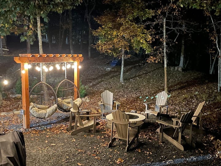 Poconos Hilltop Lakehouse: Lakefront/spa/sauna - Delaware Water Gap, PA