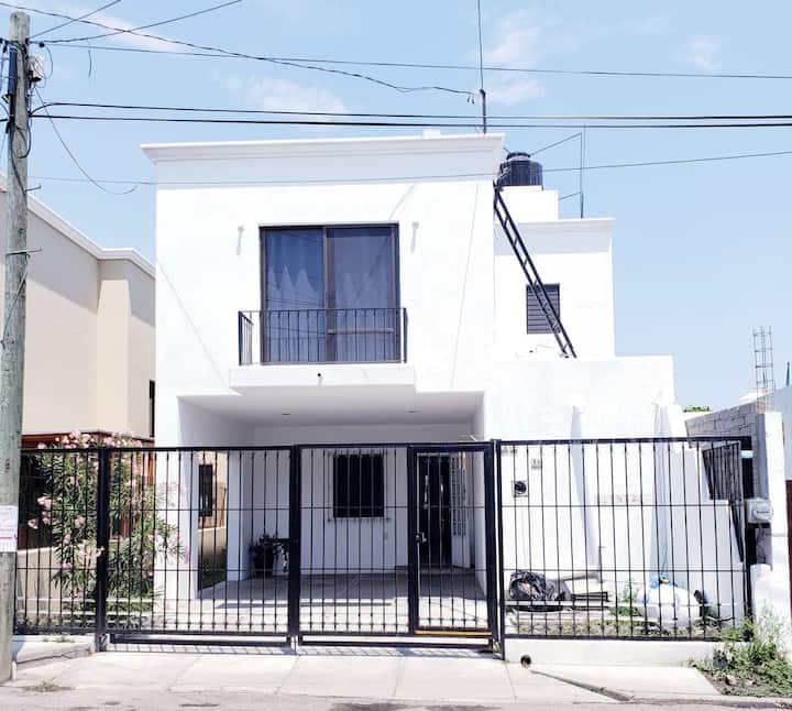 Casa  Alberca Privada A 4 Cuadras De Bulevar 

P.f - Manzanillo