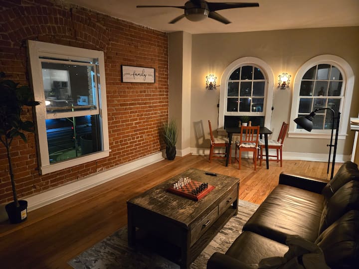 Vintage Charm In Hollywood - West Hollywood, CA
