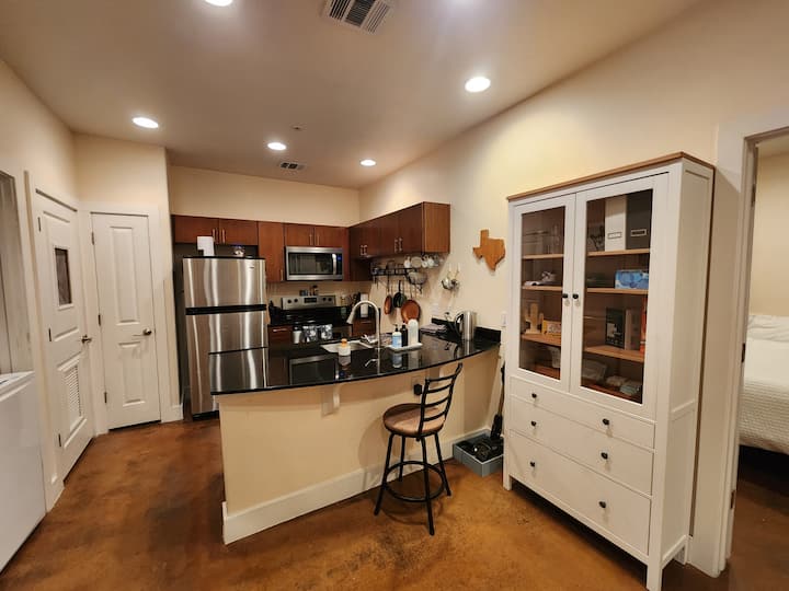 2bed/2bath Condo. Walk To Cafes, Restaurants & Ut! - オースティン, TX