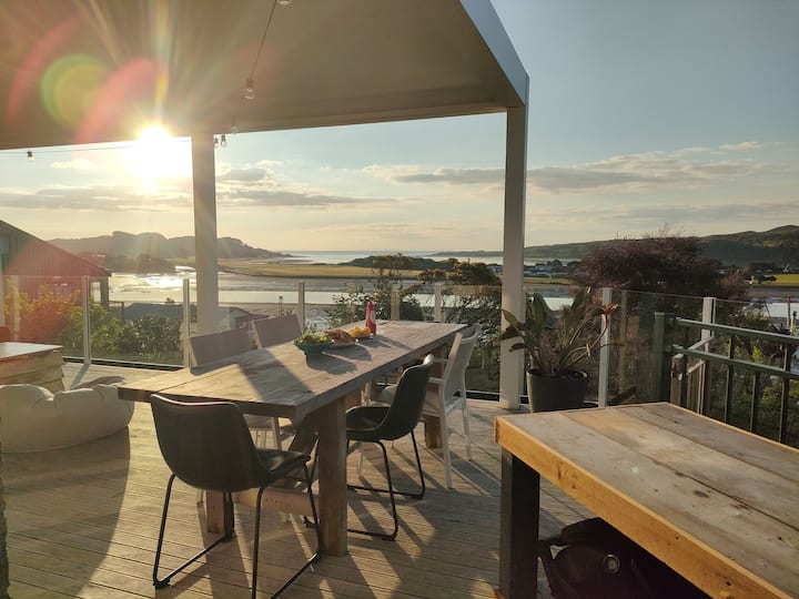 The Raglan Beach House - Sunsets And Water Views! - Raglan
