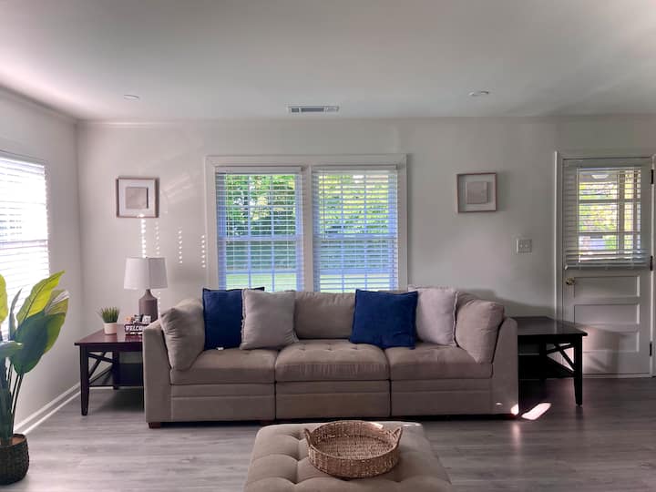 The Gateway | Modern 3br Home Near Truist Park - Marietta, GA