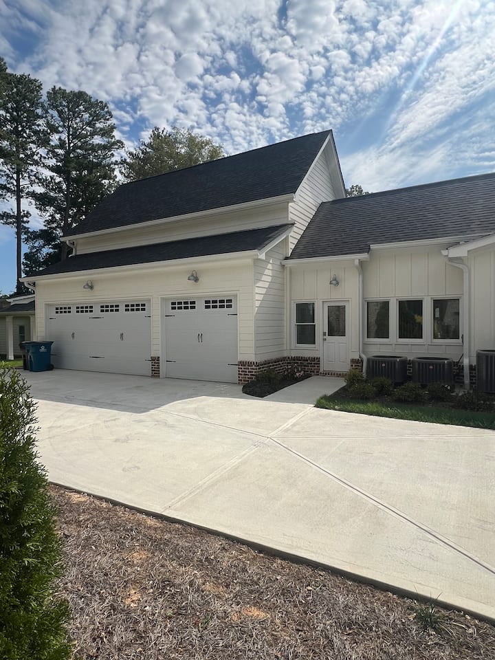 Canton Street Studio Apartment! - Alpharetta, GA