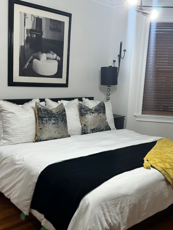 Luxurious 3-bedroom In The Heights, Jersey City - Weehawken, NJ