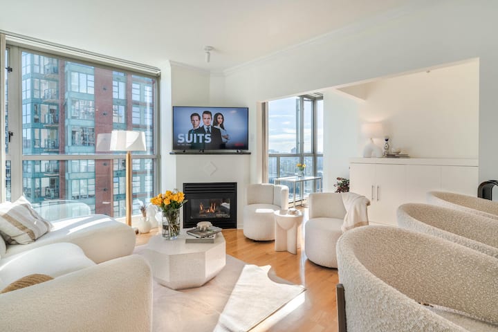 Stylish Downtown Condo - Vancouver