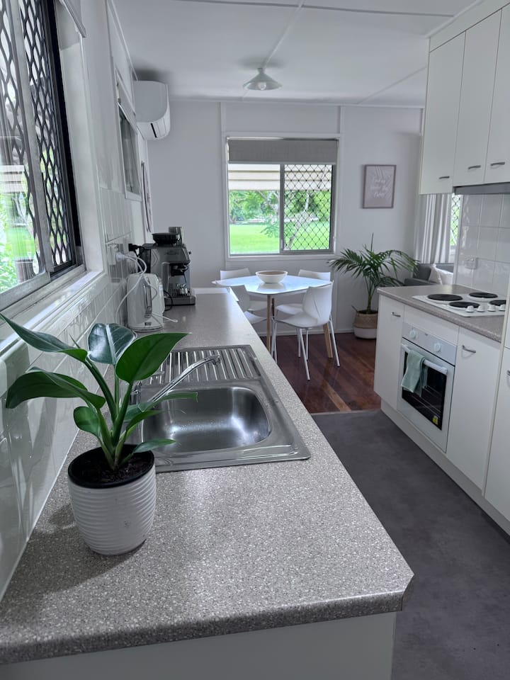 Charming & Central 3 Bed Leafy Escape Graceville - Brisbane