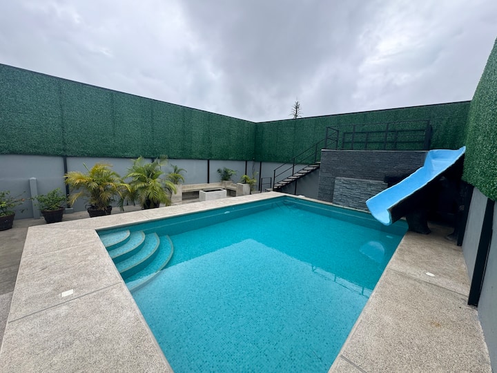 Casa Tus - 10 Bed, 5 Bdrm - Two Block From Clubs - Jaco