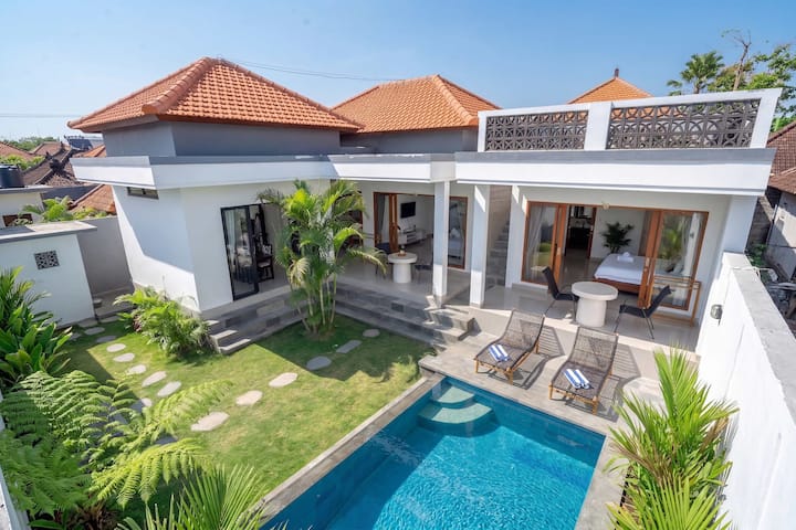 Private Stylish Villa, Rooftop Views, Beach Access - Canggu