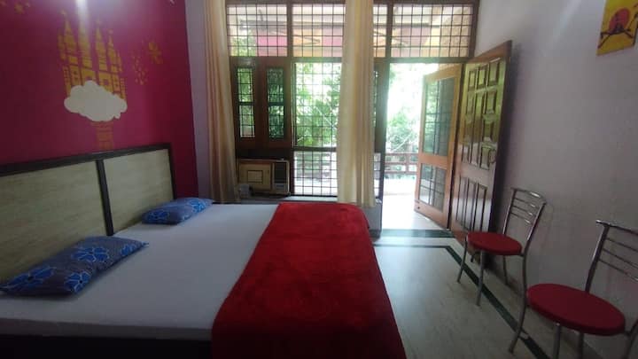 Comfortable 3bhk Flat In Noida - Noida
