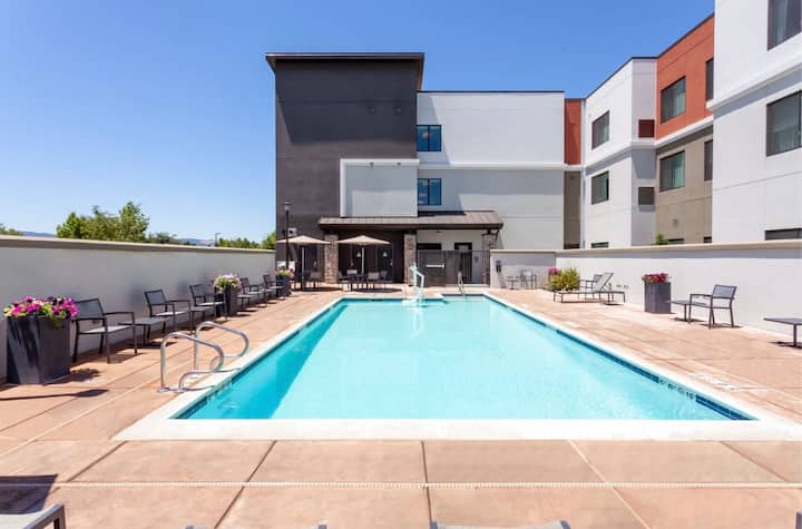 Livermore 1 King 1-br Suite W/ Parking & Breakfast - Pleasanton, CA