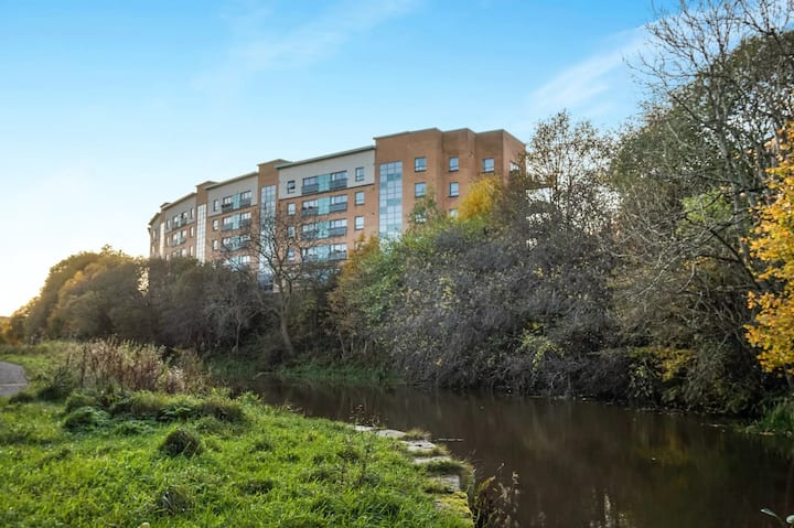 Modern West End Apartment Overlooking The Canal - Glasgow