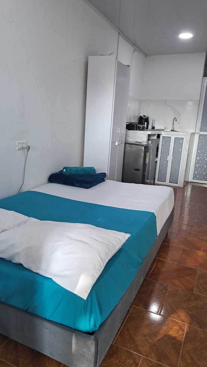 Tiny Ground Floor Studio - Cali