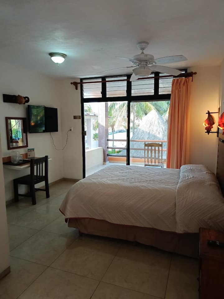 Charming Hotel Room For 2 Oceanfront Property Isla - Isla Mujeres