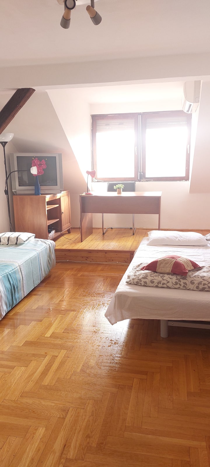 Room In Budapest, Parliament View Near Buda Castle - Budapest